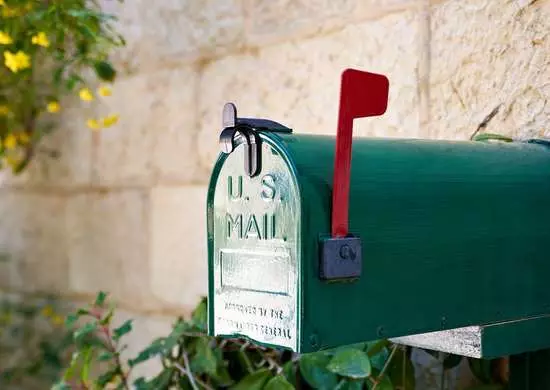 DIY Painted Mailbox