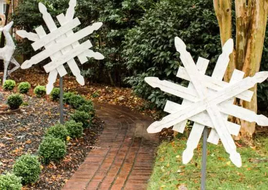 Ama-Snowflakes e-DIY avela ku-Picket Fences