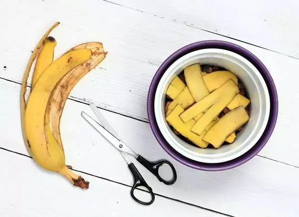 Peels Banana