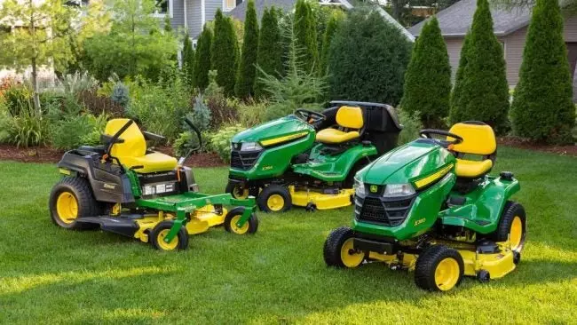 Nol péngkolan vs padang rumput hejo traktor: Mower katuhu pikeun yard badag
