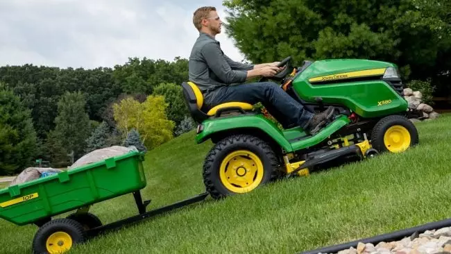 Nol péngkolan vs padang rumput hejo traktor: lamping Mowing