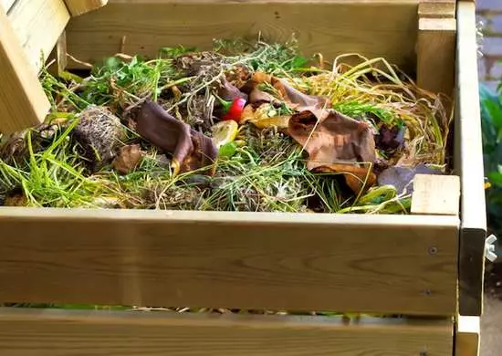 Konstruéiert e Kompostbehälter