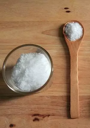 Hogyan öljünk meg egy fatönköt Epsom sóval