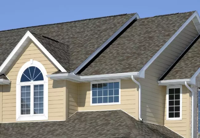 أفضل تحسينات المنزل الصيفية - استبدال السقف