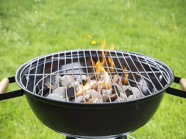 如何使用木炭燒烤 1