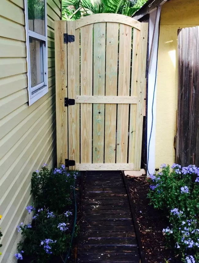 Оградна порта DIY - висока Дрвена порта за градина
