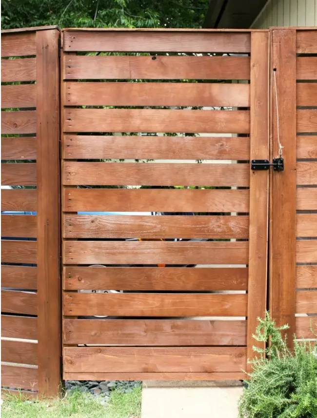 DIY Fence Gate - Kab rov tav Ntoo Slat Gate