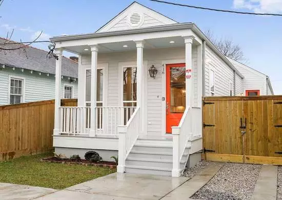 Orange na White Shotgun House