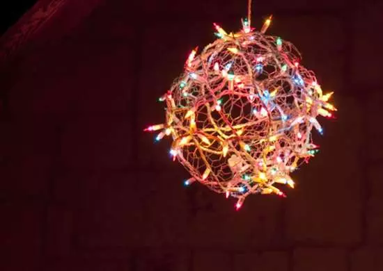 DIY božićna svjetlosna lopta