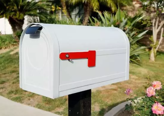 DIY Painted Mailbox