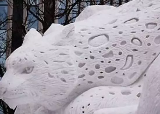 Sniego leopardo skulptūra