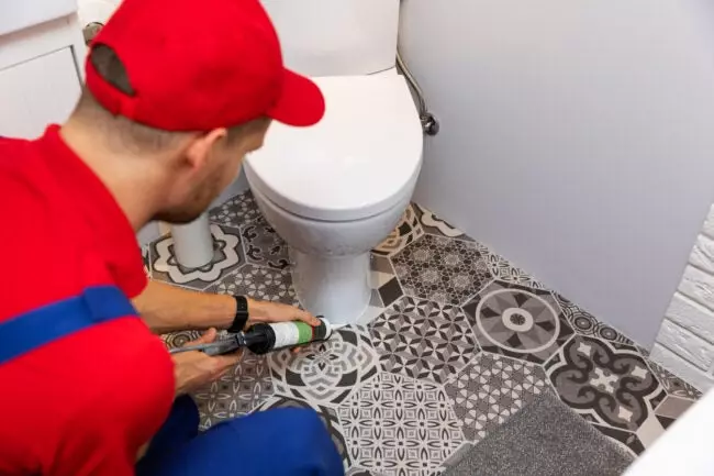 riparazione della toilette