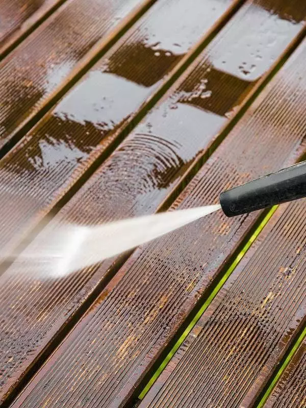 Pressure washing deck