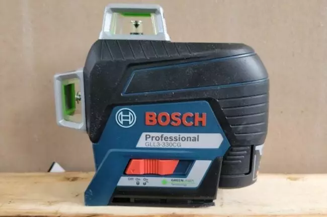 Xususiyatlarga boy Bosch GLL3-330GC lazer sathi juda qimmat narxga ega. Bunga arziydimi?