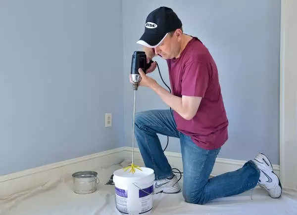The HYDE Way: Speed-Mix Settled Colors with a Drill Attachment