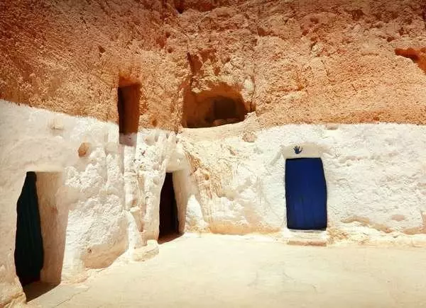 Тунисские пещерные дома