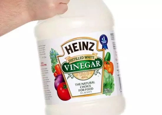 Utilitzeu vinagre per netejar el motlle