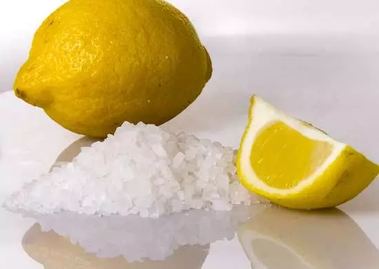 Anggo Lemon pikeun Ngabersihan Karat