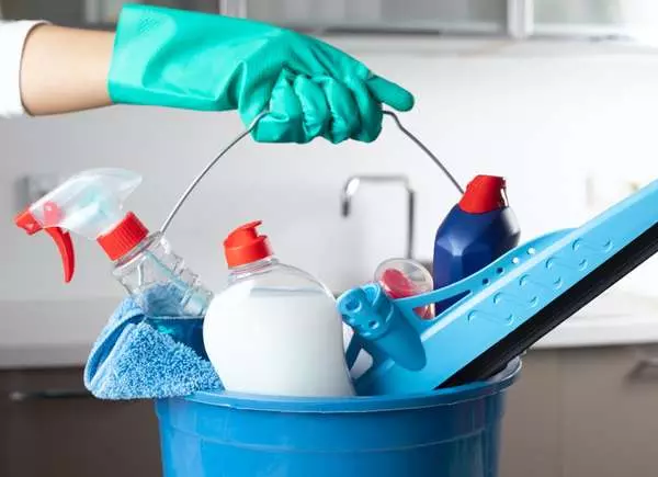 armazenamento de cozinha de produtos químicos de limpeza