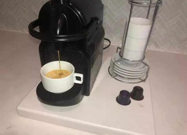 Engeza I-Sophistication Ekusetshenzisweni Kwakho Kwansuku zonke Kwe-caffeine Ngalo mshini we-Nespresso 9342_1