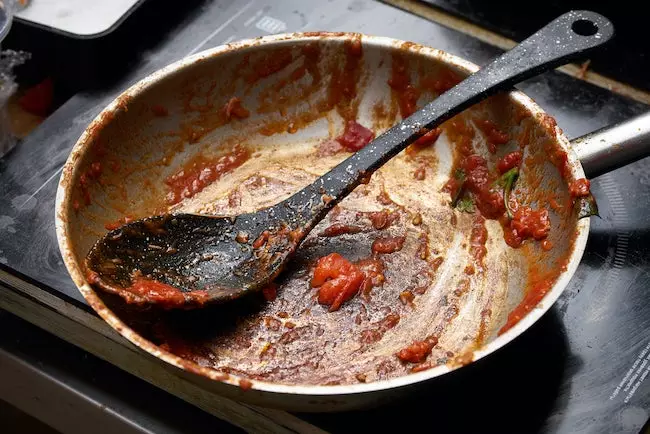 nonstick පෑන් තුළ ආම්ලික ආහාර