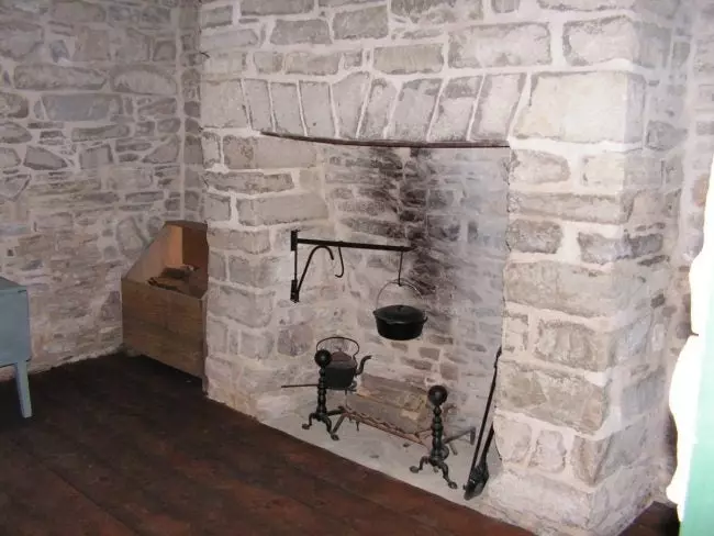 داخل المطبخ الصيفي في موقع Ulysses S. Grant التاريخي الوطني