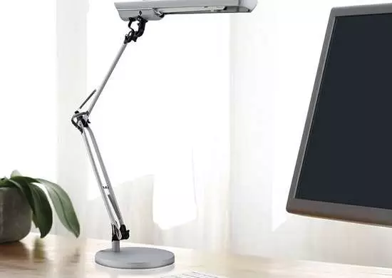 Full-Spectrum Desk Lamp