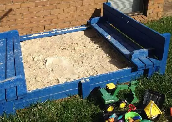 Направи си сам пясъчник с места за сядане